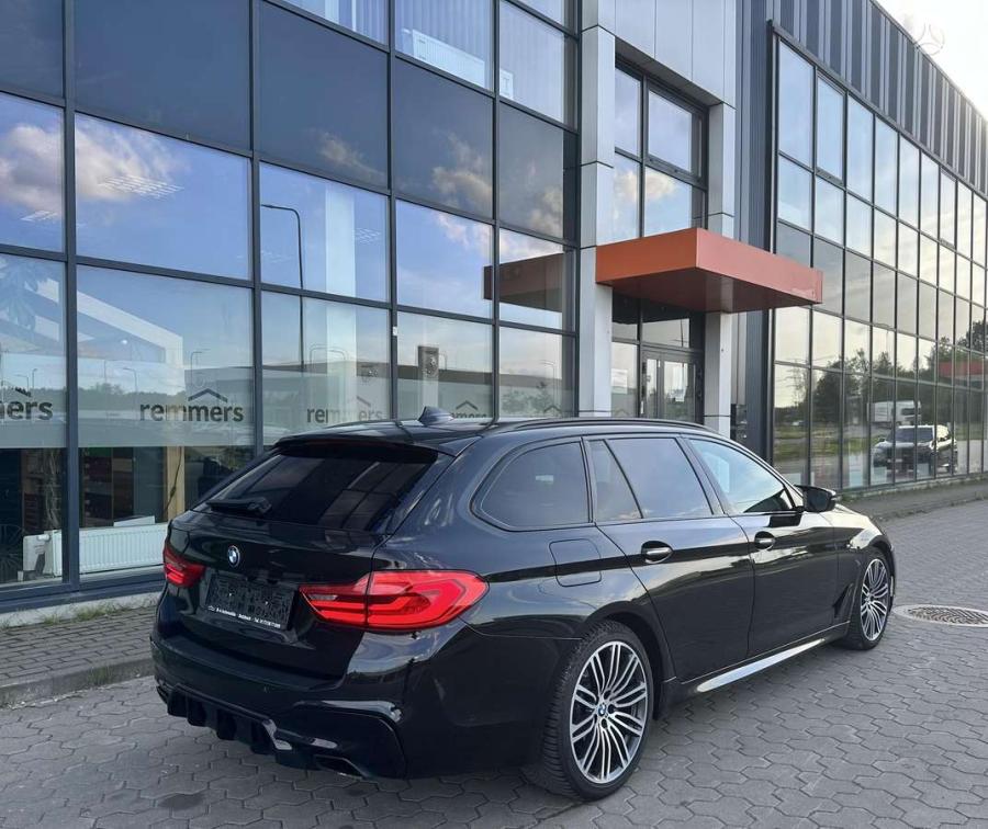 Black BMW 530 2018 in Vilnius, with an engine capacity of 2.99 L and mileage of 283 thousand km for 19499 €, photo 7 on AUTOMOTO.COM.LV