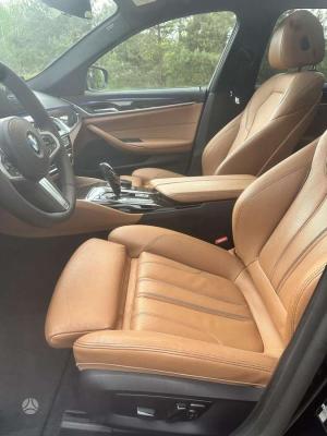 Black BMW 530 2018 in Vilnius, with an engine capacity of 2.99 L and mileage of 283 thousand km for 19499 €, photo 12 on AUTOMOTO.COM.LV