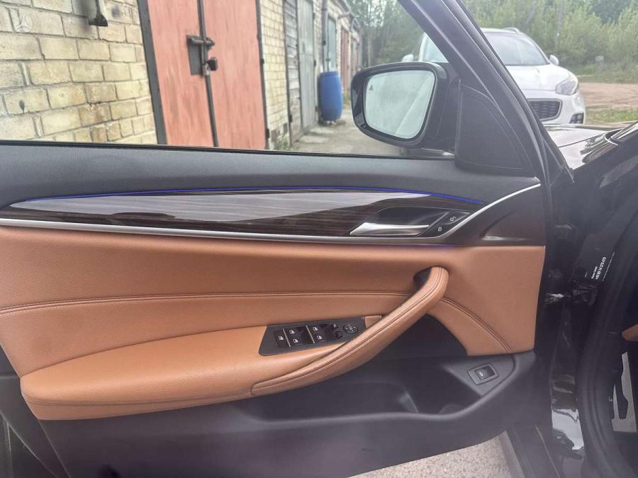 Black BMW 530 2018 in Vilnius, with an engine capacity of 2.99 L and mileage of 283 thousand km for 19499 €, photo 14 on AUTOMOTO.COM.LV