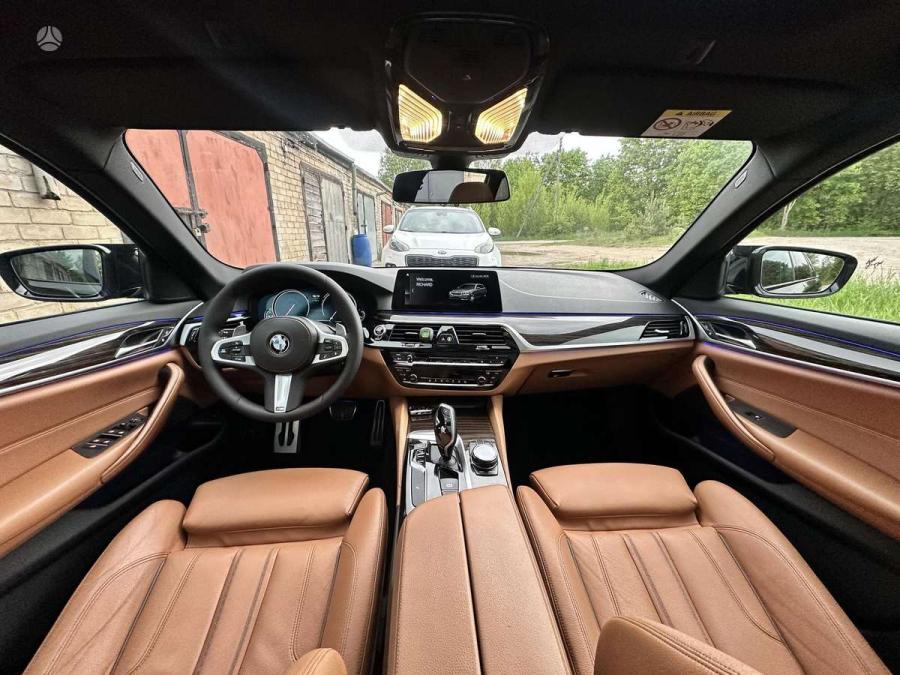 Black BMW 530 2018 in Vilnius, with an engine capacity of 2.99 L and mileage of 283 thousand km for 19499 €, photo 17 on AUTOMOTO.COM.LV