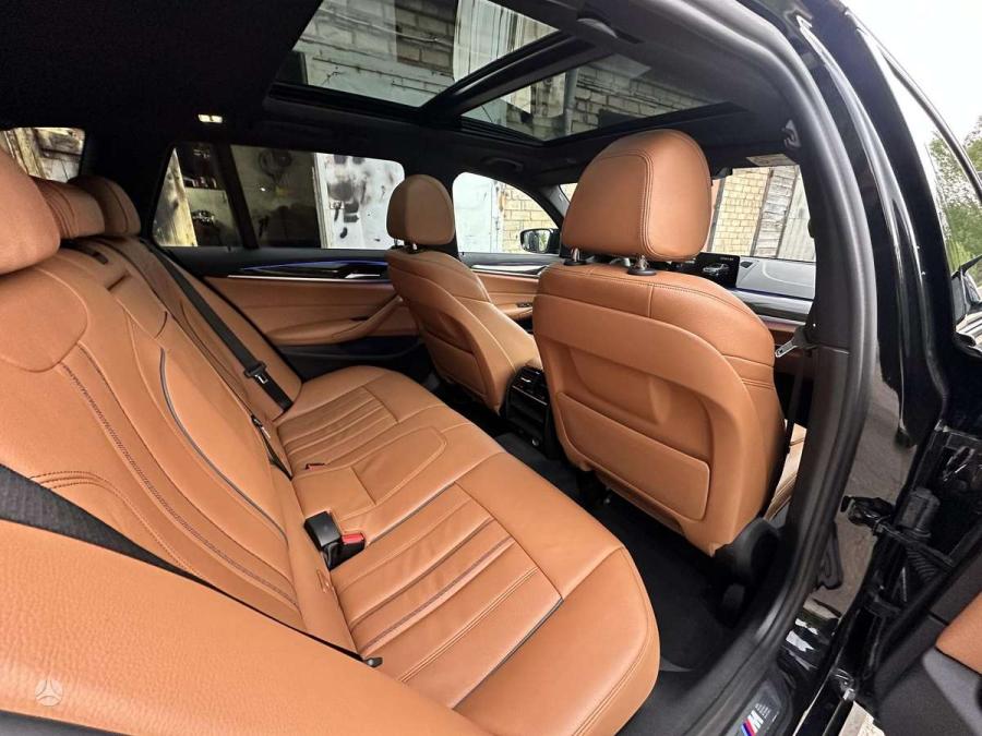 Black BMW 530 2018 in Vilnius, with an engine capacity of 2.99 L and mileage of 283 thousand km for 19499 €, photo 18 on AUTOMOTO.COM.LV