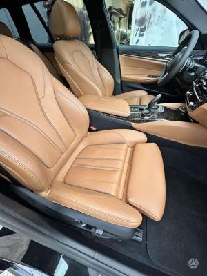 Black BMW 530 2018 in Vilnius, with an engine capacity of 2.99 L and mileage of 283 thousand km for 19499 €, photo 20 on AUTOMOTO.COM.LV