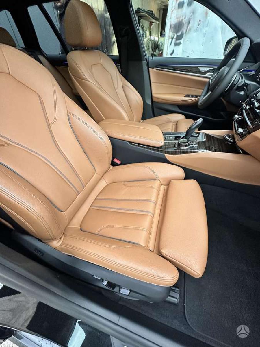 Black BMW 530 2018 in Vilnius, with an engine capacity of 2.99 L and mileage of 283 thousand km for 19499 €, photo 20 on AUTOMOTO.COM.LV