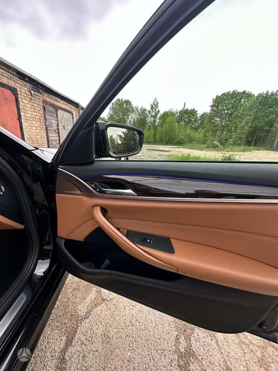 Black BMW 530 2018 in Vilnius, with an engine capacity of 2.99 L and mileage of 283 thousand km for 19499 €, photo 25 on AUTOMOTO.COM.LV