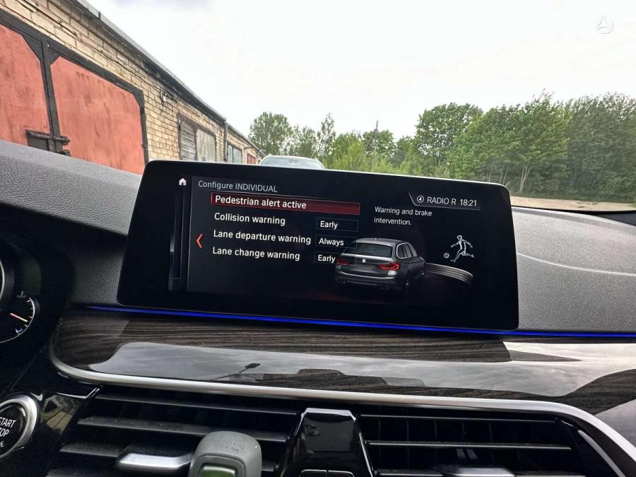 Black BMW 530 2018 in Vilnius, with an engine capacity of 2.99 L and mileage of 283 thousand km for 19499 €, photo 27 on AUTOMOTO.COM.LV
