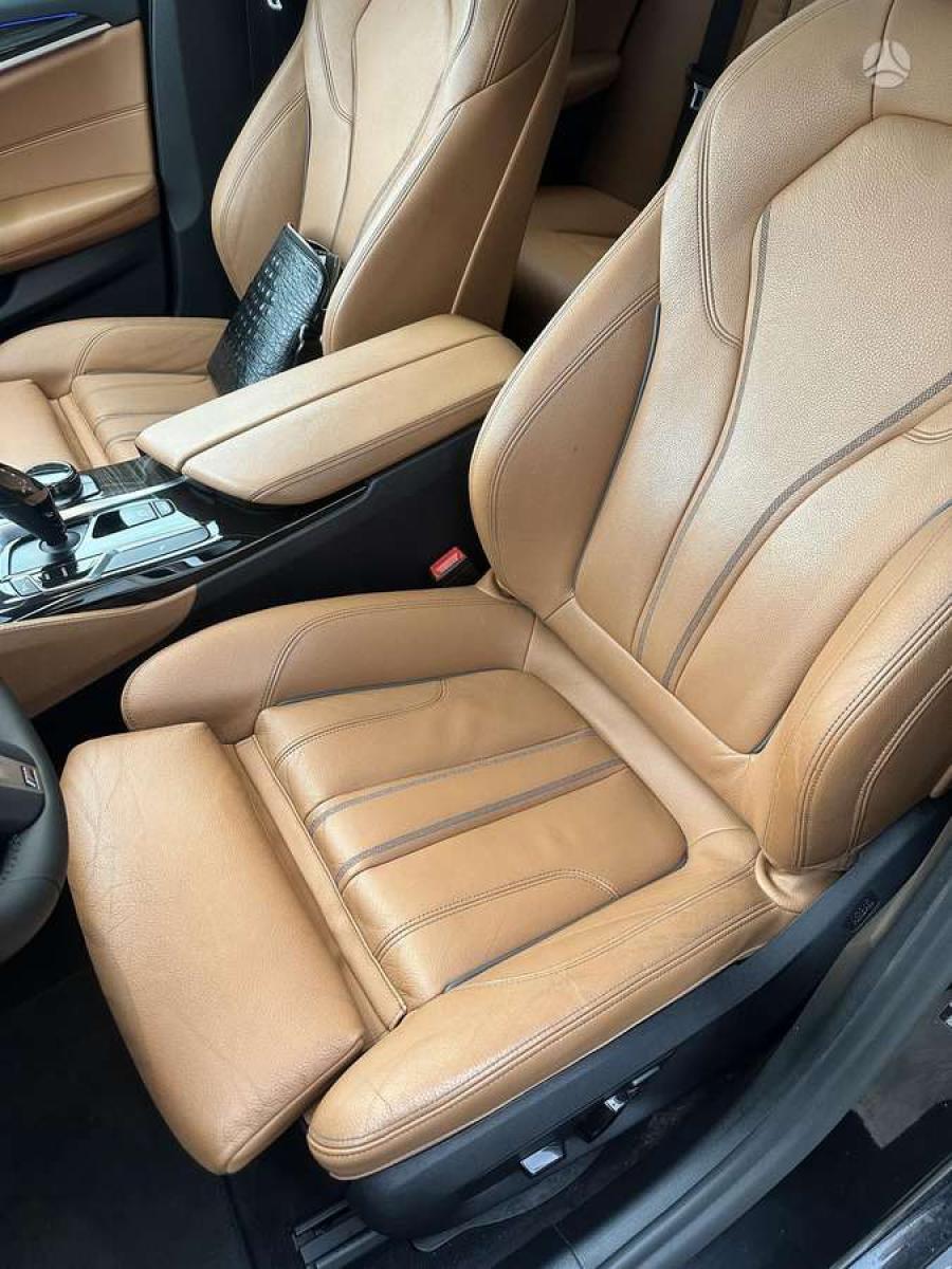 Black BMW 530 2018 in Vilnius, with an engine capacity of 2.99 L and mileage of 283 thousand km for 19499 €, photo 31 on AUTOMOTO.COM.LV