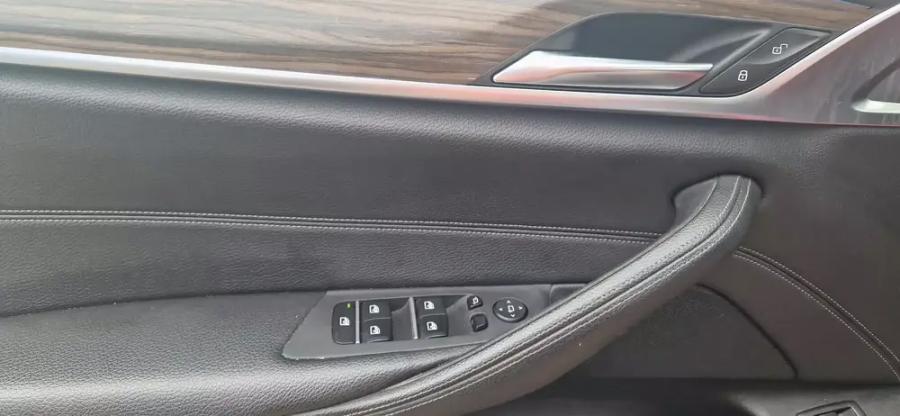 Black BMW 530 2018 in Daugavpils, with an engine capacity of 3.00 L and mileage of 260 thousand km for 18950 €, photo 13 on AUTOMOTO.COM.LV