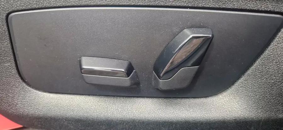 Black BMW 530 2018 in Daugavpils, with an engine capacity of 3.00 L and mileage of 260 thousand km for 18950 €, photo 18 on AUTOMOTO.COM.LV