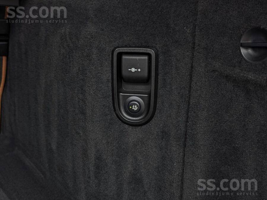 Black BMW 530 2018 in Tukums, with an engine capacity of 2.00 L and mileage of 166 thousand km for 21990 €, photo 31 on AUTOMOTO.COM.LV