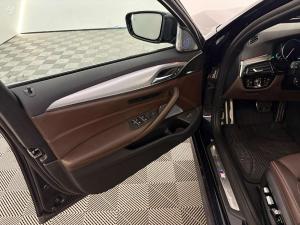 Melns BMW 530 2018 Marijampole, ar dzinēja tilpumu 2.99 L un nobraukumu 221 tūkst. km par 24850 €, foto 14 vietnē AUTOMOTO.COM.LV