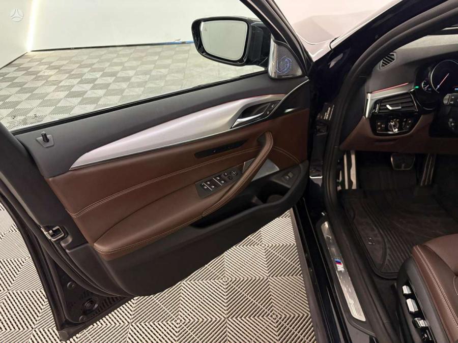 Melns BMW 530 2018 Marijampole, ar dzinēja tilpumu 2.99 L un nobraukumu 221 tūkst. km par 24850 €, foto 14 vietnē AUTOMOTO.COM.LV