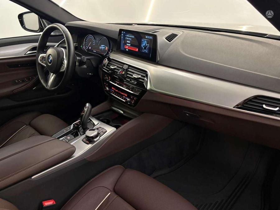 Melns BMW 530 2018 Marijampole, ar dzinēja tilpumu 2.99 L un nobraukumu 221 tūkst. km par 24850 €, foto 20 vietnē AUTOMOTO.COM.LV