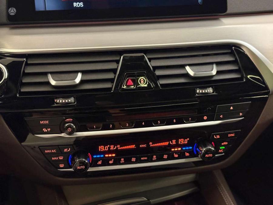 Melns BMW 530 2018 Marijampole, ar dzinēja tilpumu 2.99 L un nobraukumu 221 tūkst. km par 24850 €, foto 21 vietnē AUTOMOTO.COM.LV
