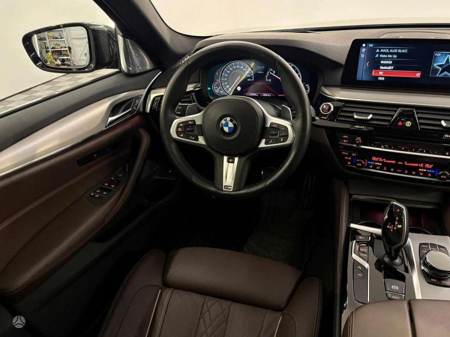 Melns BMW 530 2018 Marijampole, ar dzinēja tilpumu 2.99 L un nobraukumu 221 tūkst. km par 24850 €, foto 37 vietnē AUTOMOTO.COM.LV