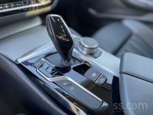 Black BMW 530 2018 in Riga, with an engine capacity of 3.00 L and mileage of 275 thousand km for 17900 €, photo 6 on AUTOMOTO.COM.LV