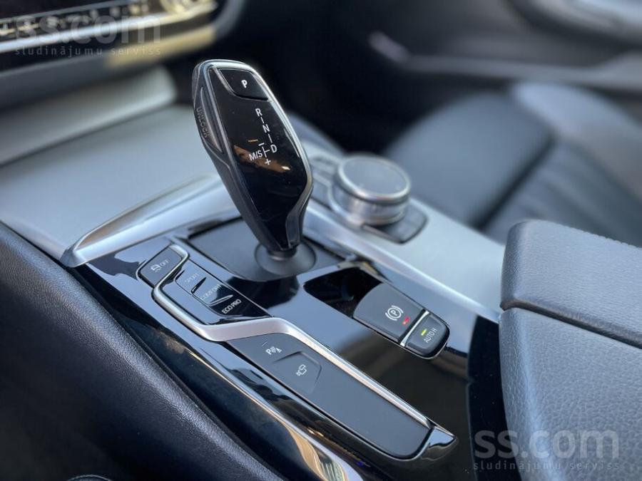 Black BMW 530 2018 in Riga, with an engine capacity of 3.00 L and mileage of 275 thousand km for 17900 €, photo 6 on AUTOMOTO.COM.LV