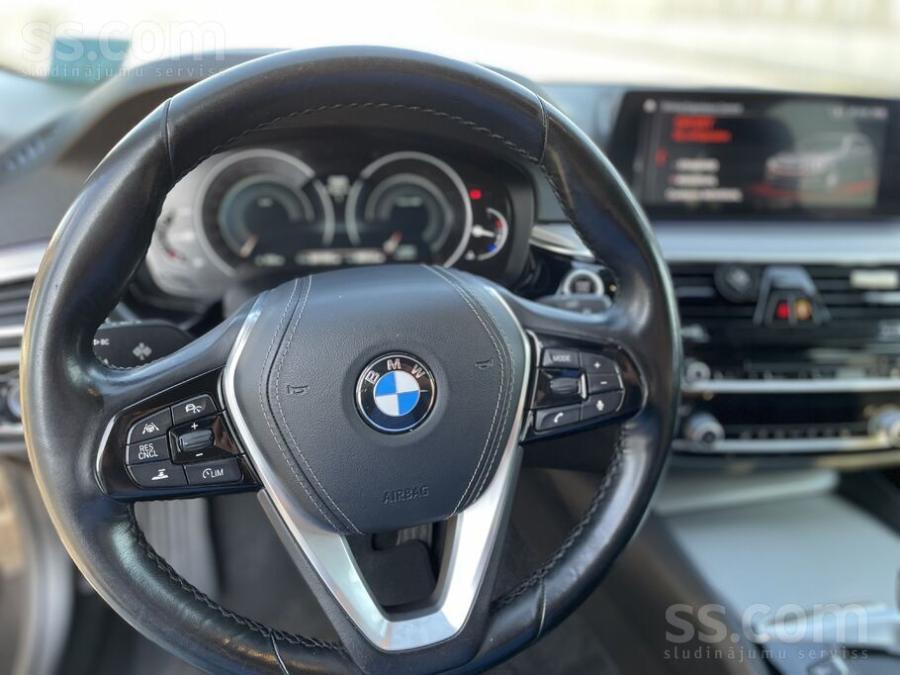 Black BMW 530 2018 in Riga, with an engine capacity of 3.00 L and mileage of 275 thousand km for 17900 €, photo 7 on AUTOMOTO.COM.LV