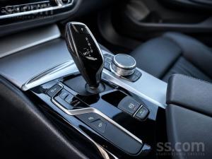 Black BMW 530 2018 in Riga, with an engine capacity of 3.00 L and mileage of 275 thousand km for 17900 €, photo 21 on AUTOMOTO.COM.LV