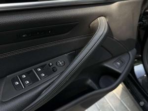 Melns BMW 530 2018 Rokiškis, ar dzinēja tilpumu 2.99 L un nobraukumu 318 tūkst. km par 14500 €, foto 15 vietnē AUTOMOTO.COM.LV