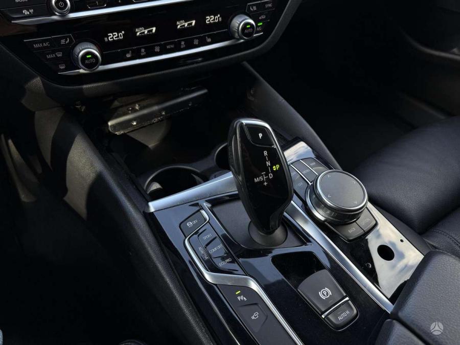 Melns BMW 530 2018 Rokiškis, ar dzinēja tilpumu 2.99 L un nobraukumu 318 tūkst. km par 14500 €, foto 29 vietnē AUTOMOTO.COM.LV