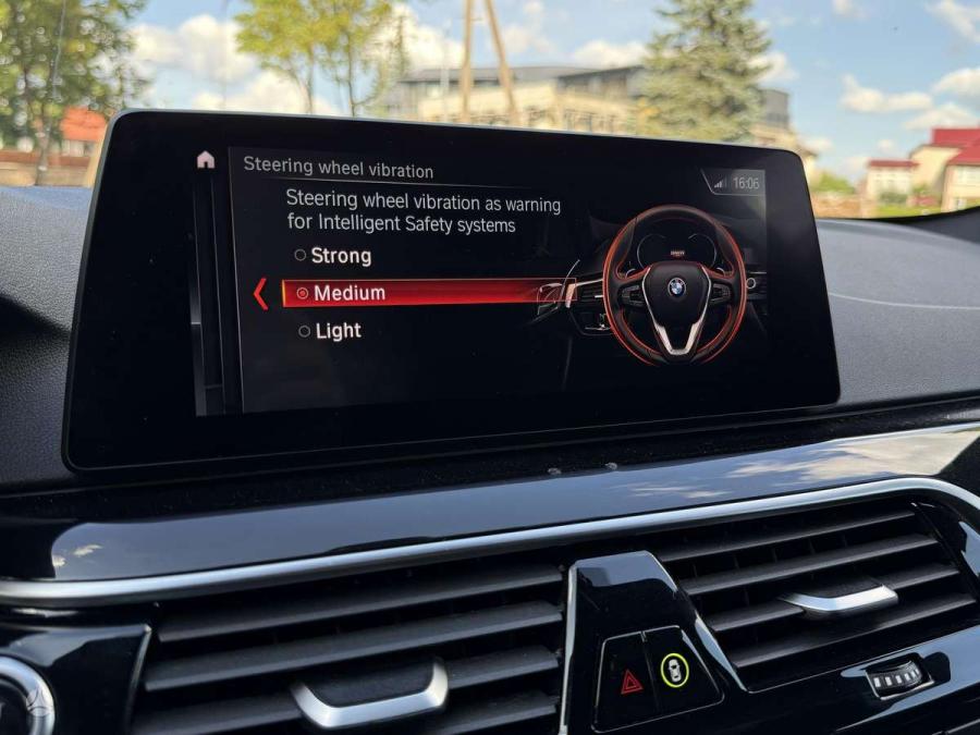 Melns BMW 530 2018 Rokiškis, ar dzinēja tilpumu 2.99 L un nobraukumu 318 tūkst. km par 14500 €, foto 34 vietnē AUTOMOTO.COM.LV