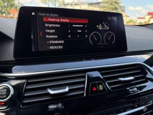 Melns BMW 530 2018 Rokiškis, ar dzinēja tilpumu 2.99 L un nobraukumu 318 tūkst. km par 14500 €, foto 36 vietnē AUTOMOTO.COM.LV