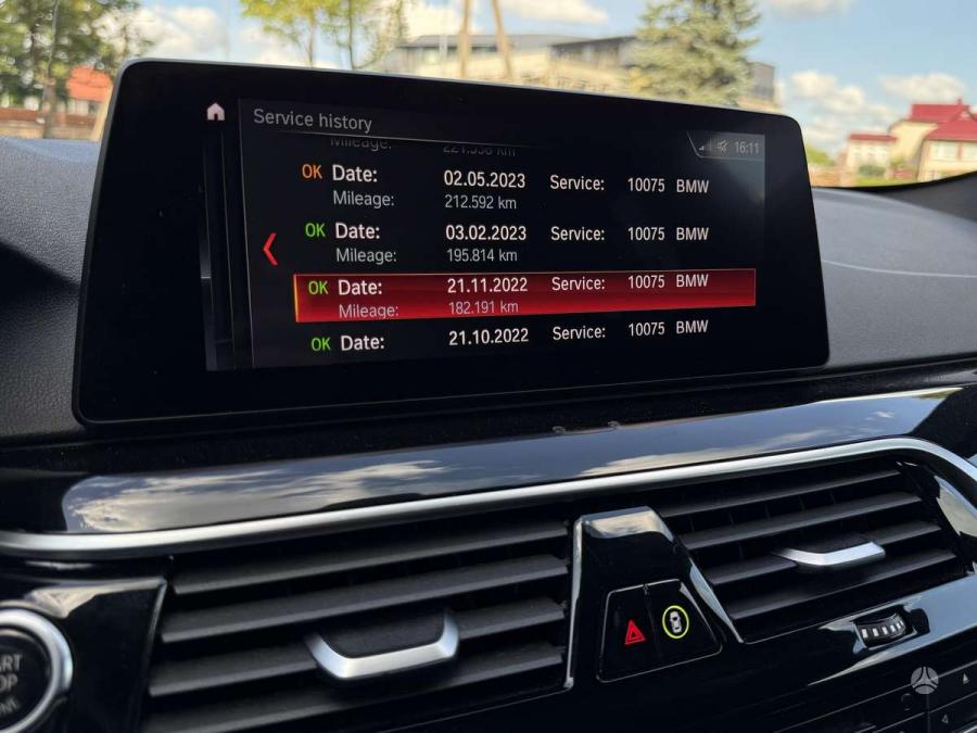 Melns BMW 530 2018 Rokiškis, ar dzinēja tilpumu 2.99 L un nobraukumu 318 tūkst. km par 14500 €, foto 40 vietnē AUTOMOTO.COM.LV