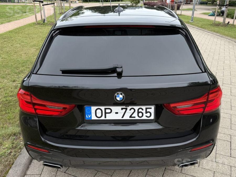 Black BMW 530 2018 in Riga, with an engine capacity of 3.00 L and mileage of 211 thousand km for 19300 €, photo 3 on AUTOMOTO.COM.LV
