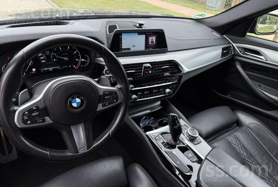 Black BMW 530 2018 in Riga, with an engine capacity of 3.00 L and mileage of 211 thousand km for 19300 €, photo 5 on AUTOMOTO.COM.LV