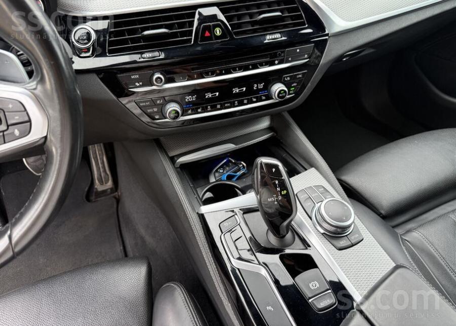 Black BMW 530 2018 in Riga, with an engine capacity of 3.00 L and mileage of 211 thousand km for 19300 €, photo 6 on AUTOMOTO.COM.LV