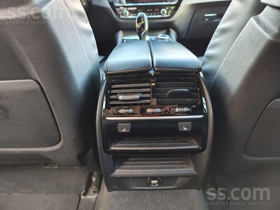 Black BMW 530 2018 in Riga, with an engine capacity of 3.00 L and mileage of 211 thousand km for 19300 €, photo 13 on AUTOMOTO.COM.LV
