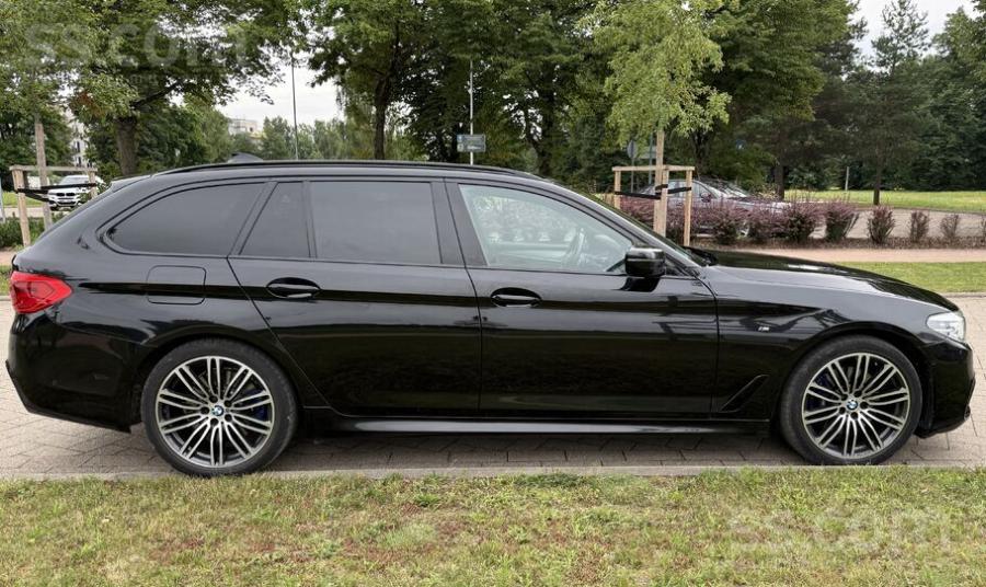 Black BMW 530 2018 in Riga, with an engine capacity of 3.00 L and mileage of 211 thousand km for 19300 €, photo 17 on AUTOMOTO.COM.LV