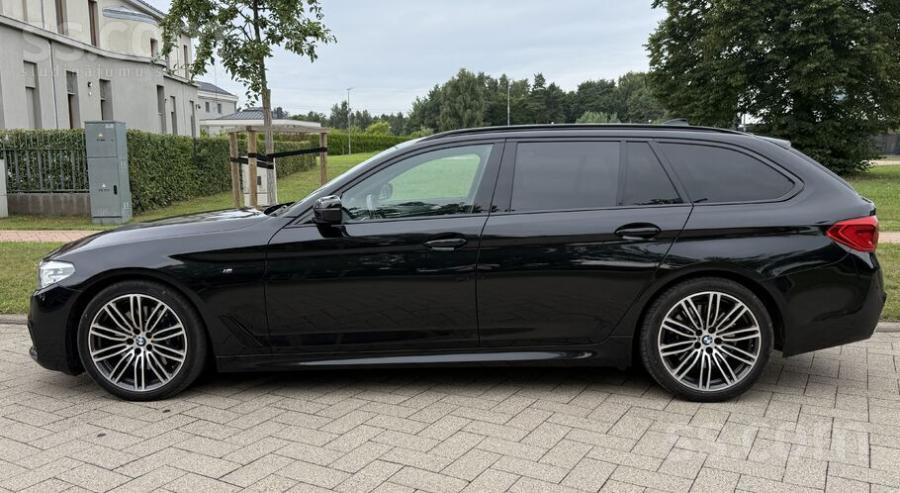 Black BMW 530 2018 in Riga, with an engine capacity of 3.00 L and mileage of 211 thousand km for 19300 €, photo 18 on AUTOMOTO.COM.LV