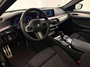 Black BMW 530 2018 in Marijampole, with an engine capacity of 2.99 L and mileage of 264 thousand km for 18999 €, photo 3 on AUTOMOTO.COM.LV