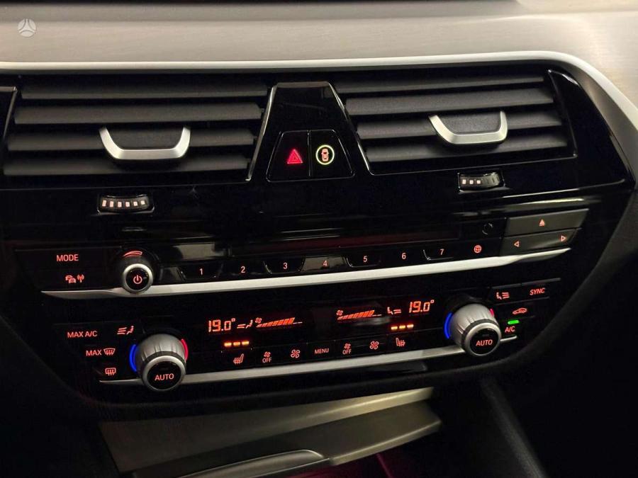 Black BMW 530 2018 in Marijampole, with an engine capacity of 2.99 L and mileage of 264 thousand km for 18999 €, photo 6 on AUTOMOTO.COM.LV