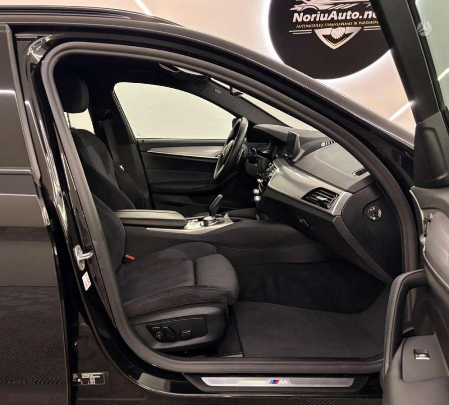 Black BMW 530 2018 in Marijampole, with an engine capacity of 2.99 L and mileage of 264 thousand km for 18999 €, photo 9 on AUTOMOTO.COM.LV
