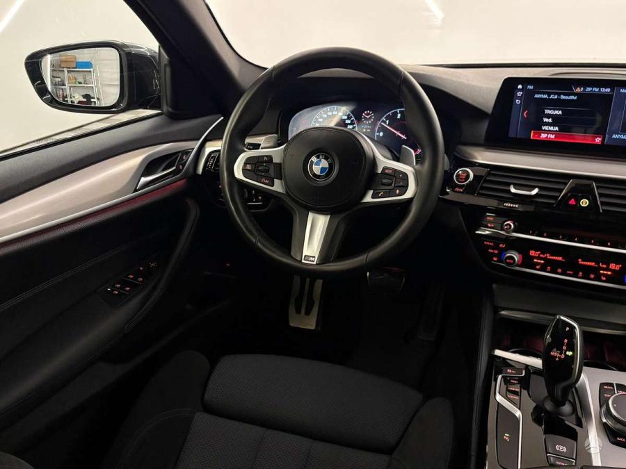 Black BMW 530 2018 in Marijampole, with an engine capacity of 2.99 L and mileage of 264 thousand km for 18999 €, photo 12 on AUTOMOTO.COM.LV