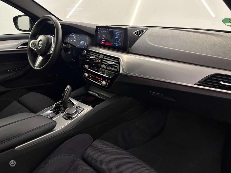 Black BMW 530 2018 in Marijampole, with an engine capacity of 2.99 L and mileage of 264 thousand km for 18999 €, photo 15 on AUTOMOTO.COM.LV