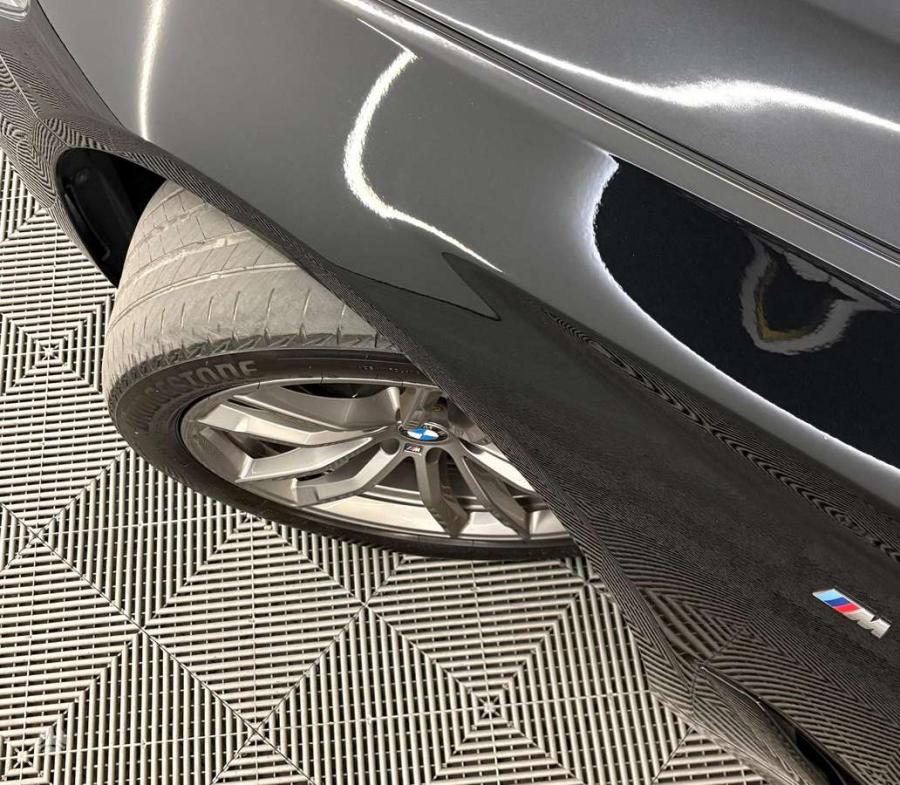 Black BMW 530 2018 in Marijampole, with an engine capacity of 2.99 L and mileage of 264 thousand km for 18999 €, photo 18 on AUTOMOTO.COM.LV
