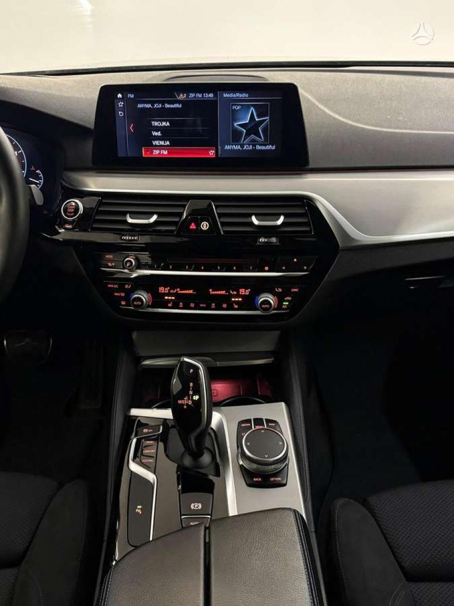 Black BMW 530 2018 in Marijampole, with an engine capacity of 2.99 L and mileage of 264 thousand km for 18999 €, photo 31 on AUTOMOTO.COM.LV