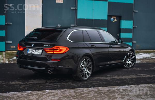 Black BMW 530 2019 in Riga, with an engine capacity of 3.00 L and mileage of 235 thousand km for 17500 €, photo 2 on AUTOMOTO.COM.LV
