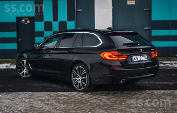 Black BMW 530 2019 in Riga, with an engine capacity of 3.00 L and mileage of 235 thousand km for 17500 €, photo 4 on AUTOMOTO.COM.LV