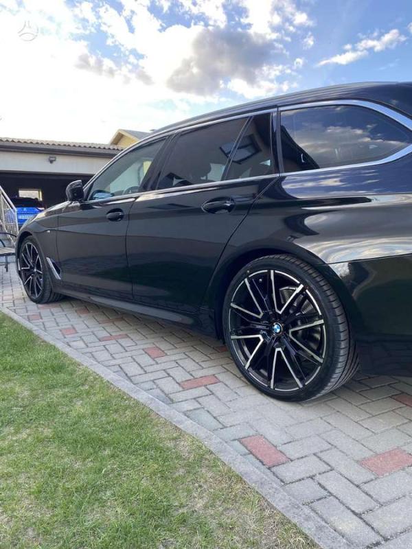 Black BMW 530 2019 in Vilnius, with an engine capacity of 2.00 L and mileage of 103 thousand km for 29000 €, photo 4 on AUTOMOTO.COM.LV