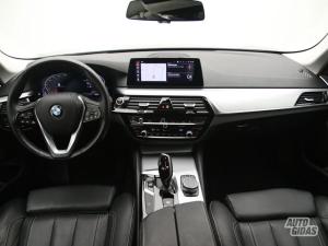 Black BMW 530 2019 in Vilnius, with an engine capacity of 3.00 L and mileage of 217 thousand km for 21999 €, photo 3 on AUTOMOTO.COM.LV