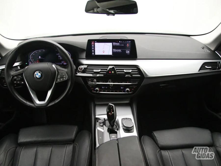 Black BMW 530 2019 in Vilnius, with an engine capacity of 3.00 L and mileage of 217 thousand km for 21999 €, photo 3 on AUTOMOTO.COM.LV