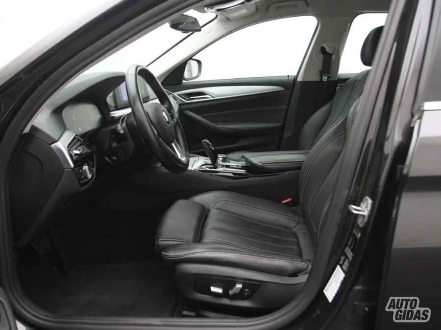 Black BMW 530 2019 in Vilnius, with an engine capacity of 3.00 L and mileage of 217 thousand km for 21999 €, photo 5 on AUTOMOTO.COM.LV