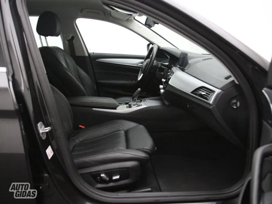Black BMW 530 2019 in Vilnius, with an engine capacity of 3.00 L and mileage of 217 thousand km for 21999 €, photo 15 on AUTOMOTO.COM.LV