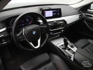 Black BMW 530 2019 in Vilnius, with an engine capacity of 3.00 L and mileage of 217 thousand km for 21999 €, photo 17 on AUTOMOTO.COM.LV
