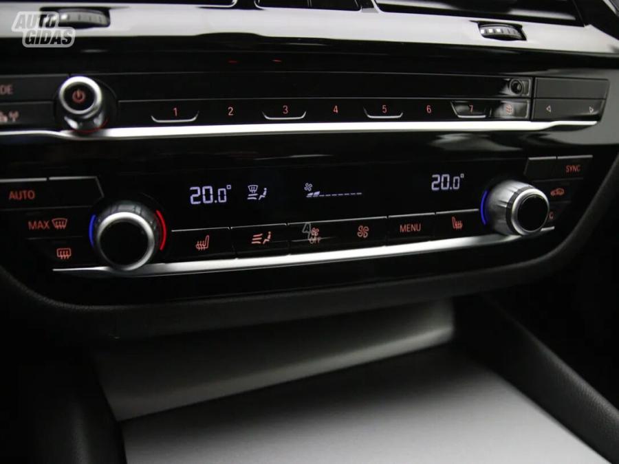 Black BMW 530 2019 in Vilnius, with an engine capacity of 3.00 L and mileage of 217 thousand km for 21999 €, photo 21 on AUTOMOTO.COM.LV