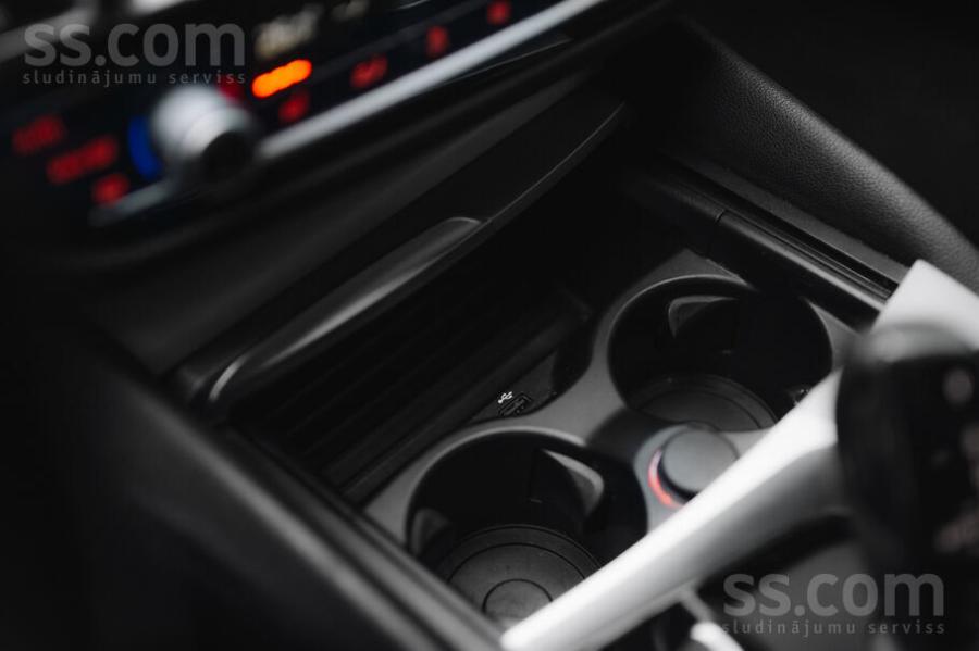Black BMW 530 2019 in Riga, with an engine capacity of 3.00 L and mileage of 235 thousand km for 17000 €, photo 15 on AUTOMOTO.COM.LV